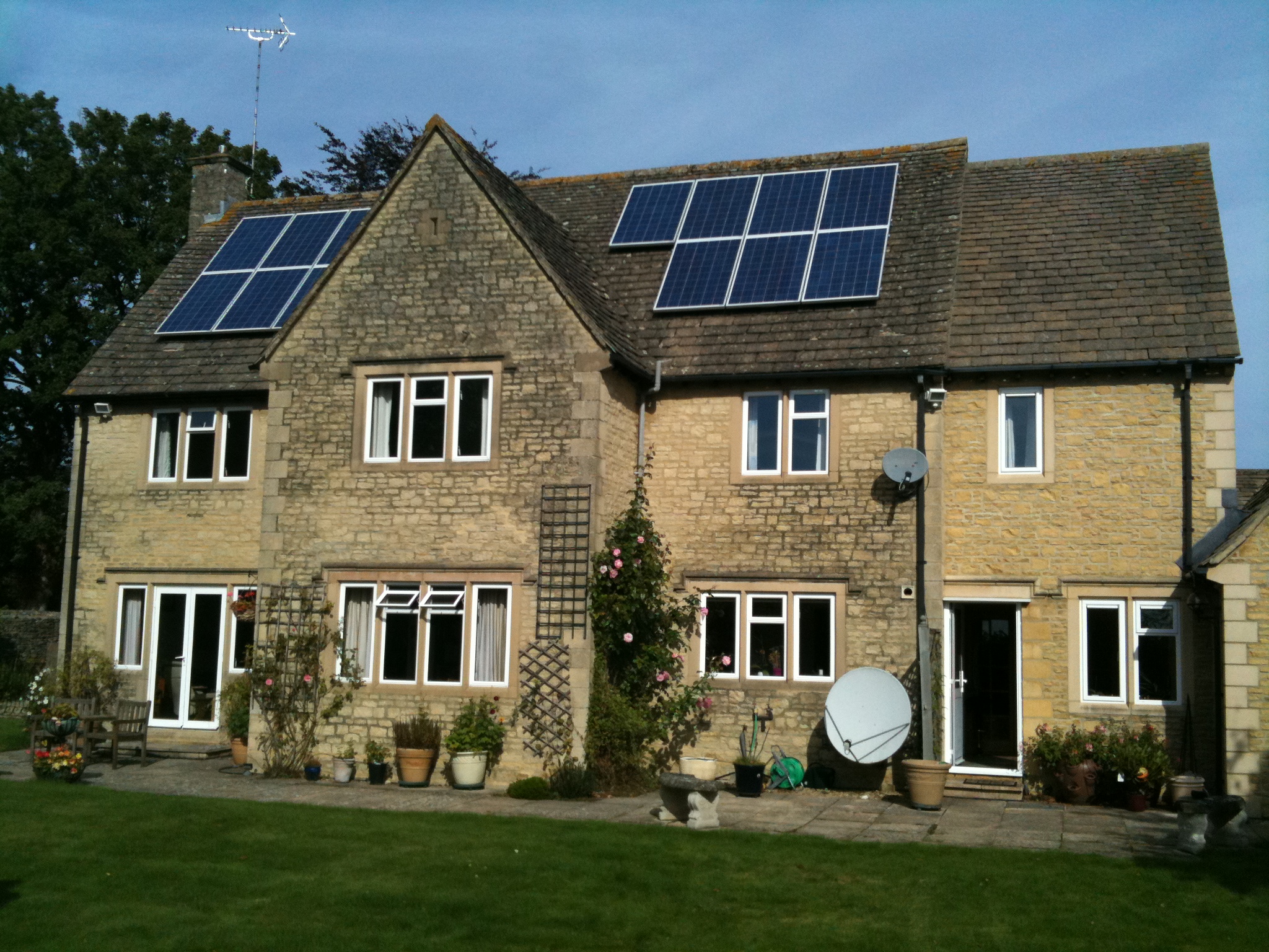 Eco2Solar Lights the Way in Combined Solar Installations